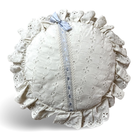 Vintage | Accents | Vintage Round Eyelet Pillow In Ivory With Ruffle ...